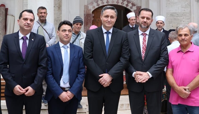 Banja Luka: Bećirović na bajram-namazu u Ferhadiji