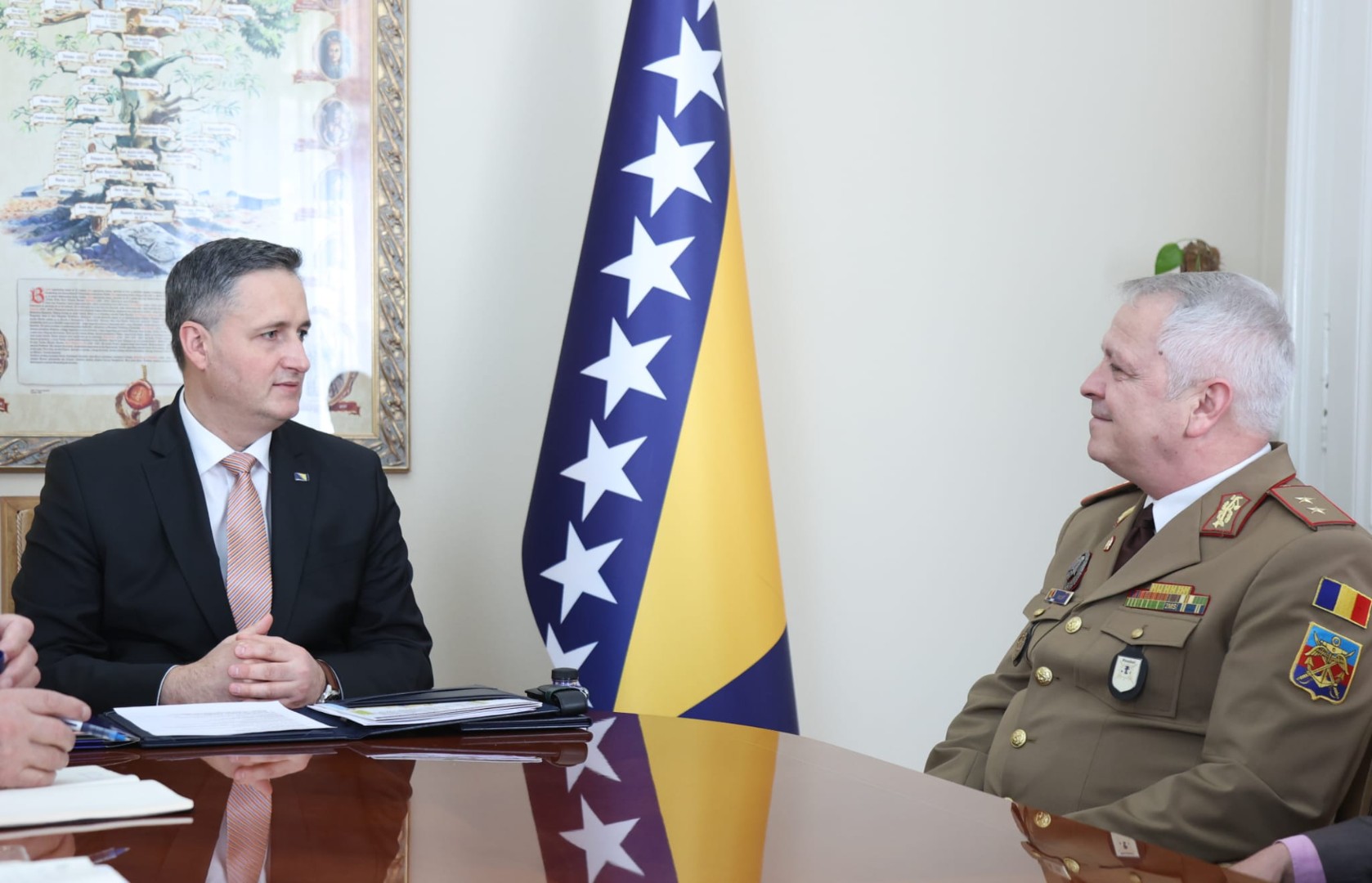 Bećirović s EUFOR-om: Imate puni mandat da reagujete