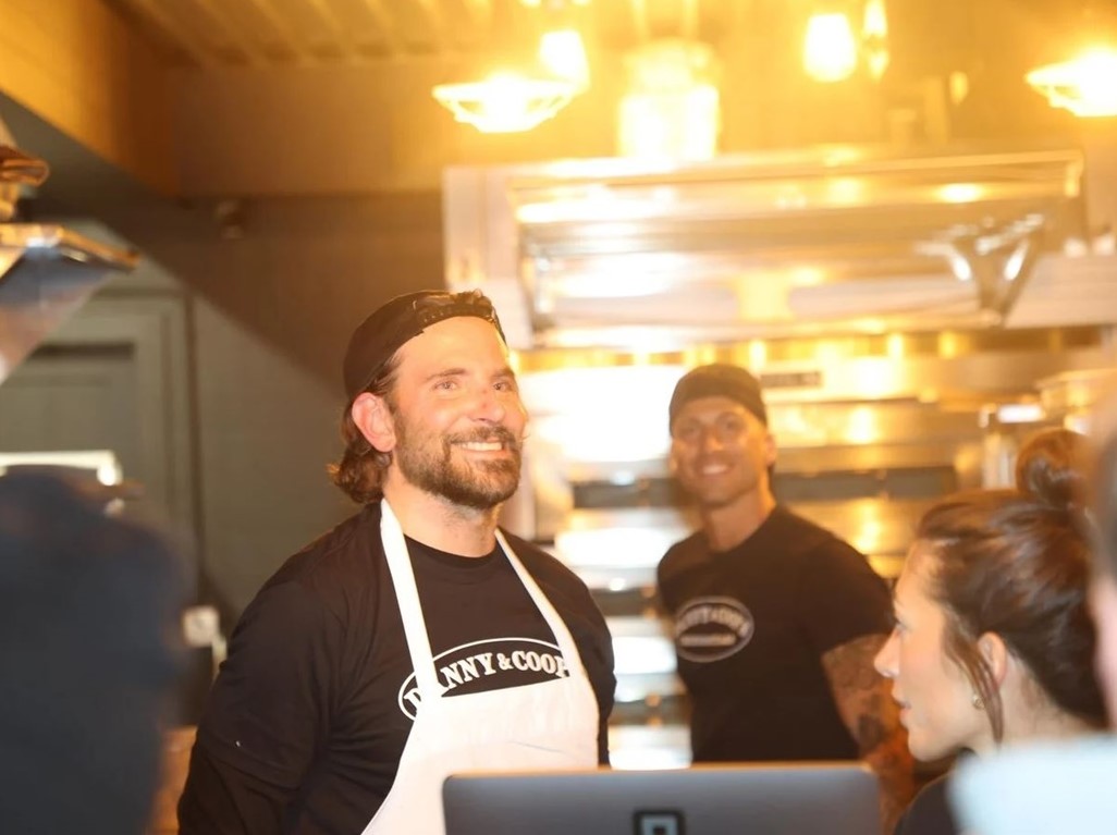 Bradley Cooper otvorio je restoran u New Yorku, a posluživat će samo ...