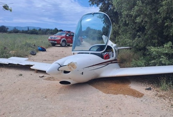 FOTO / Avion na Hvaru promašio pistu i naletio na dvije biciklistice ...