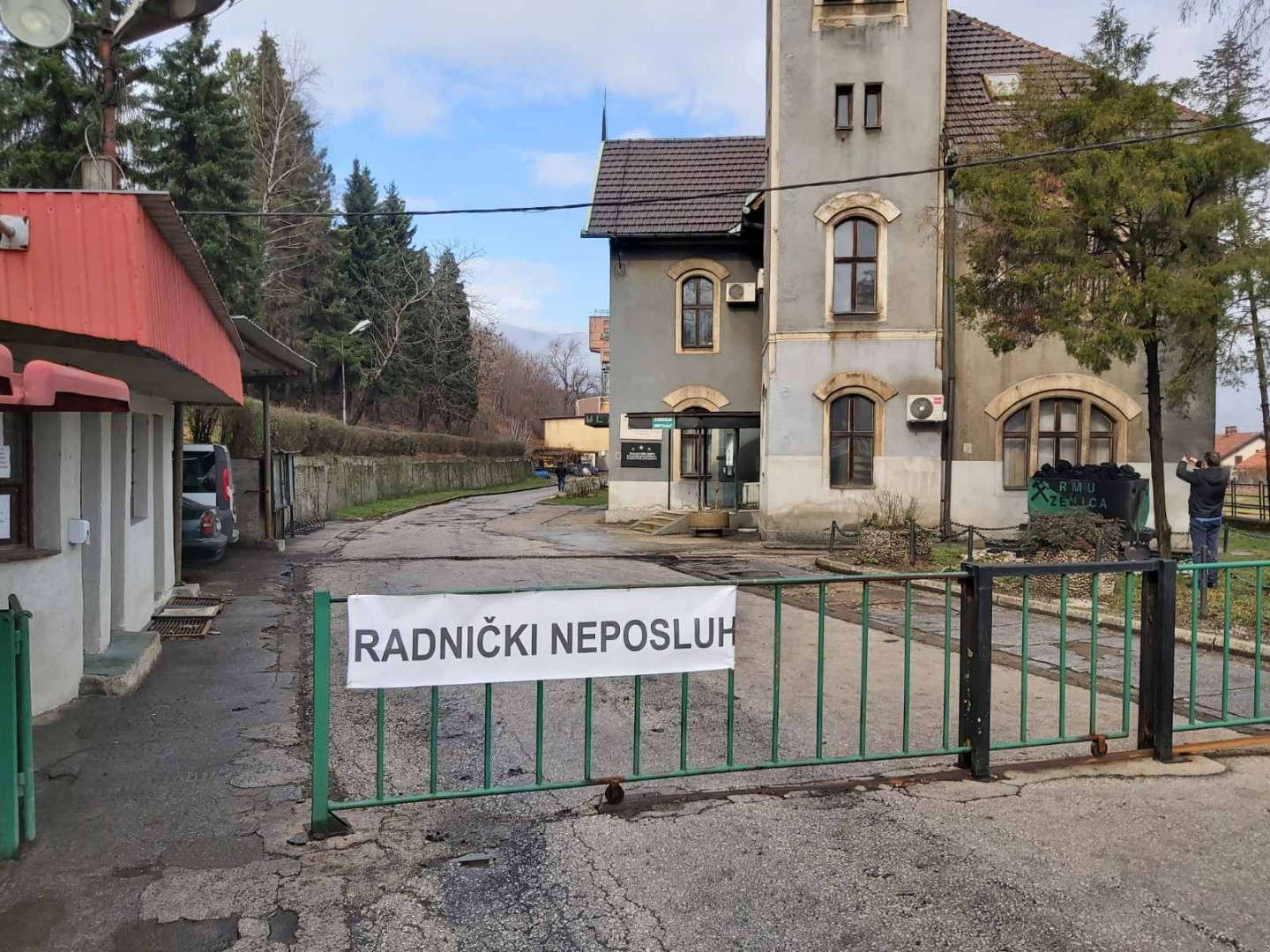 Grupa rudara stupila u štrajk glađu, za sutra najavljeni protesti