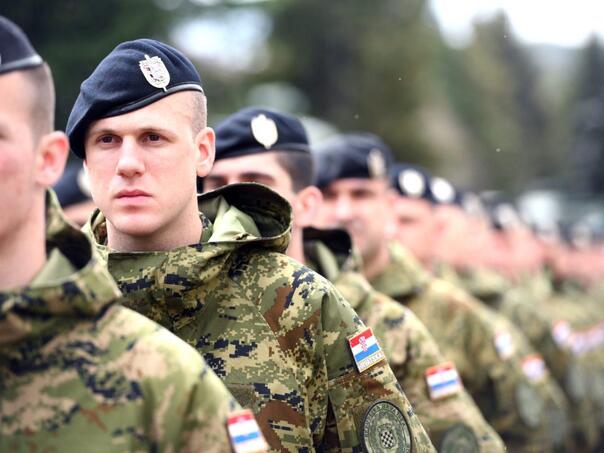 Hrvatska od 1. januara uvodi obvezni vojni rok Hrvatska od 1. januara uvodi obvezni vojni rok