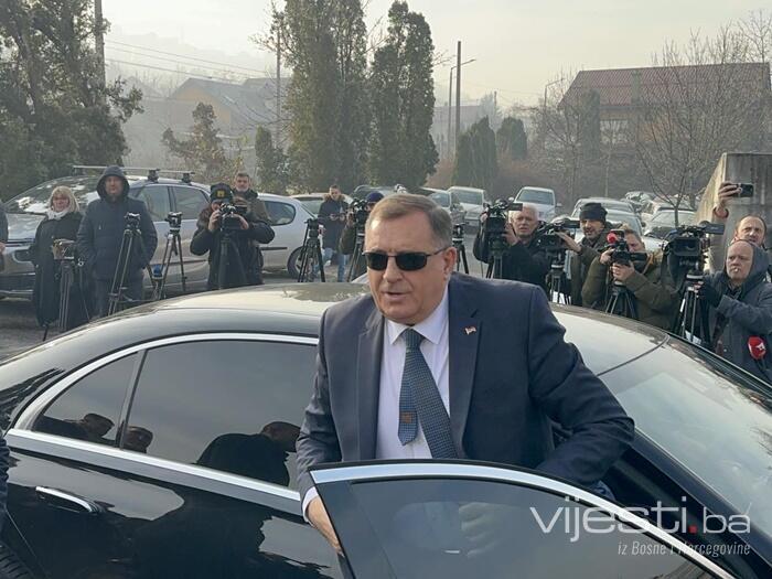 Dodik stigao na glavni pretres u Sud BiH, dočekan aplauzom