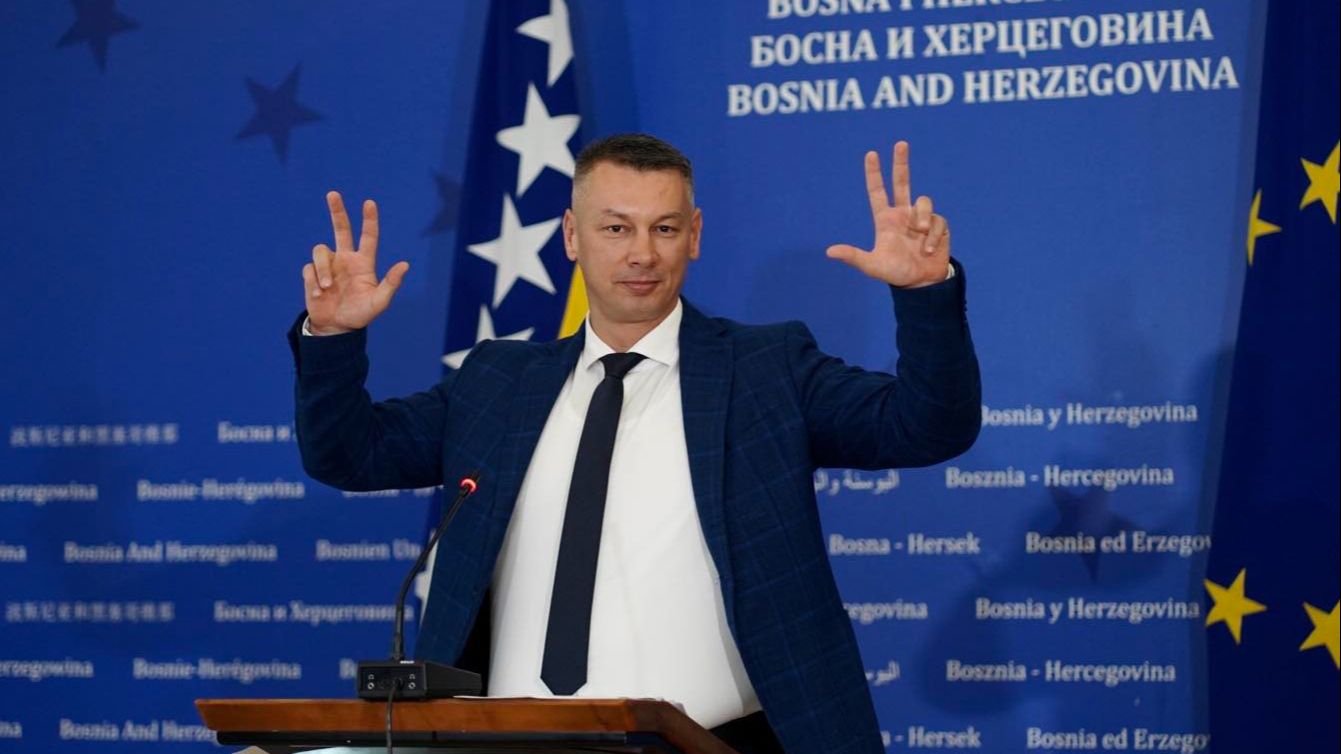 Nešićeva tri prsta, provokacije i dozvola za pristup povjerljivim podacima