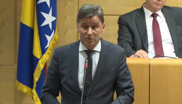 Novalić: Jedan amandman oštetio bi FBiH za 115 miliona, na vama je Novalić: Jedan amandman oštetio bi FBiH za 115 miliona, na vama je