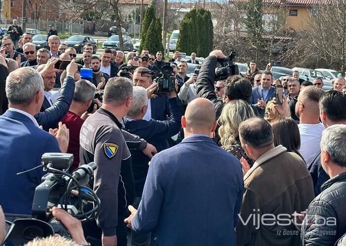 Ponovo dočekan aplauzom: Dodik stigao u Sud BiH
