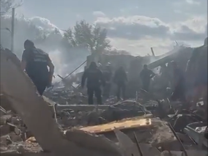 Porastao broj stradalih u ruskom napadu na prodavnicu hrane u Ukrajini: Projektil pogodio i kafić