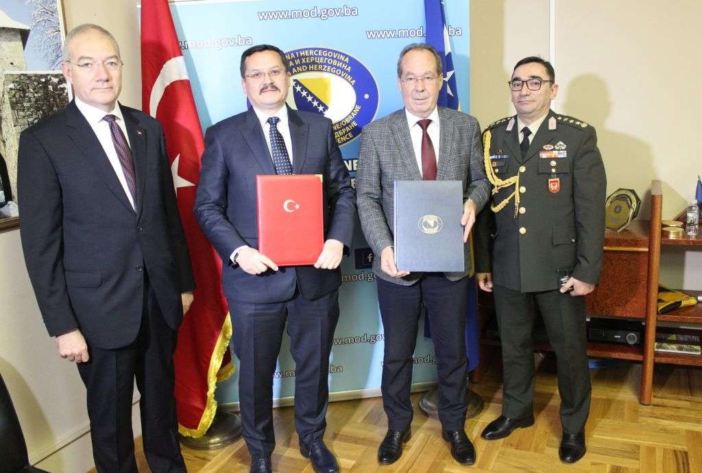 Potpisan ugovor o održavanju oklopnih transportera i tenkova OSBiH s ...