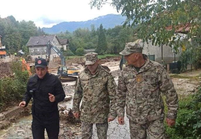 Pripadnici OSBiH treći dan pomažu u otklanjaju posljedica razornih ...