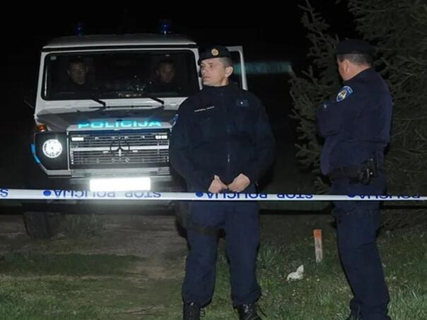Pucnjava u Petrinji: Jedna osoba uhapšena, dvije u bijegu Pucnjava u Petrinji: Jedna osoba uhapšena, dvije u bijegu