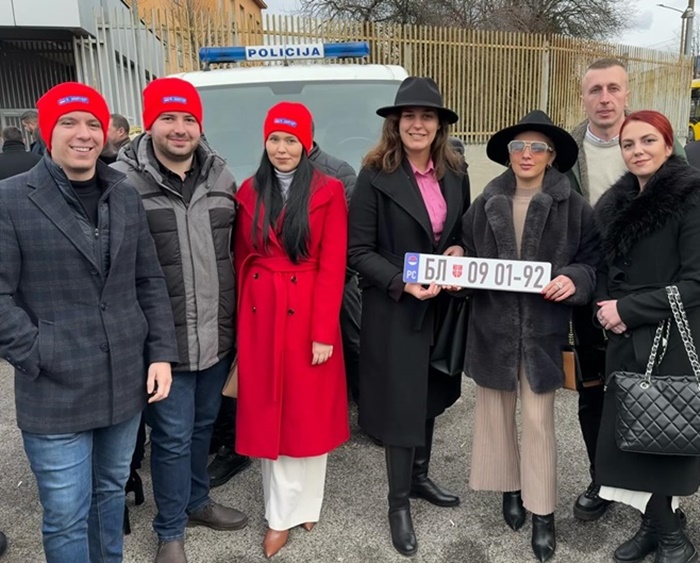 Pusti snovi: Potpredsjednica NSRS sa tablicama RS-a