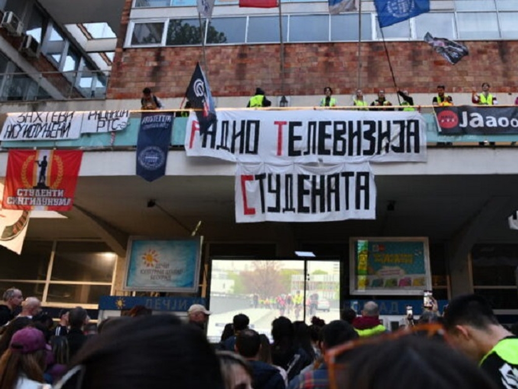Studenti peti dan blokiraju zgrade RTS-a, zaposlenima onemogućen ulaz
