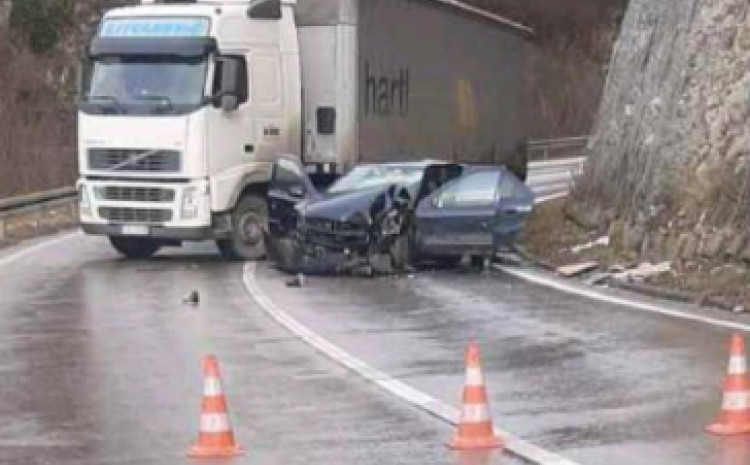 Sudar kamiona i automobila kod Srebrenika: Jedna osoba povrijeđena