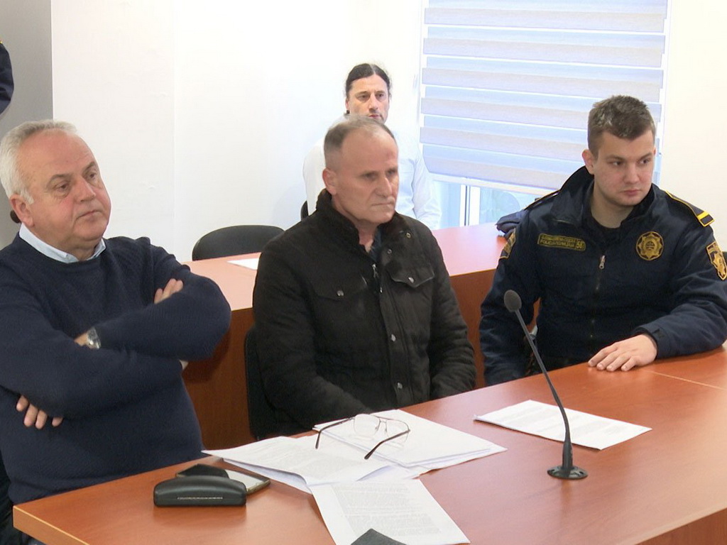 Trostruki ubica iz Sanskog Mosta izjavio da nije kriv za ubistvo kolega ...