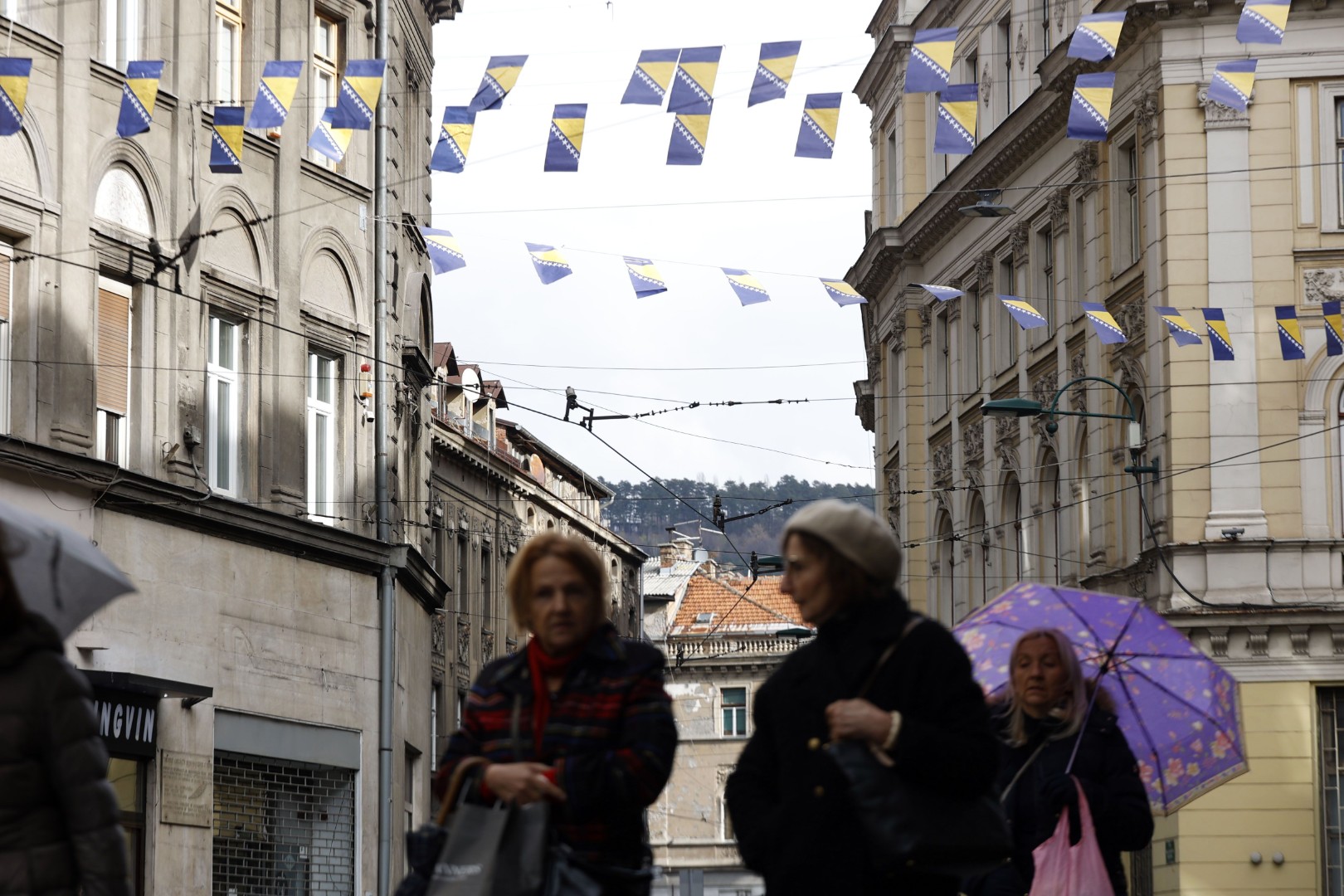 Uoči Dana državnosti: Ukrašavanje glavnog grada BiH