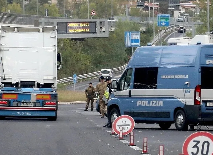 Vojska i policija na granici između Italije i Slovenije