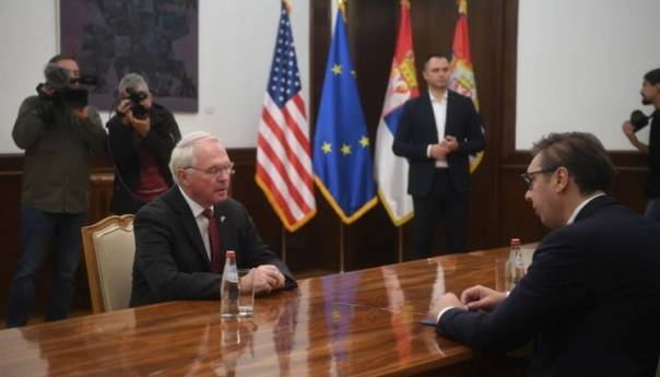 Vučić se sastao s ambasadorom SAD u Srbiji Vučić se sastao s ambasadorom SAD u Srbiji