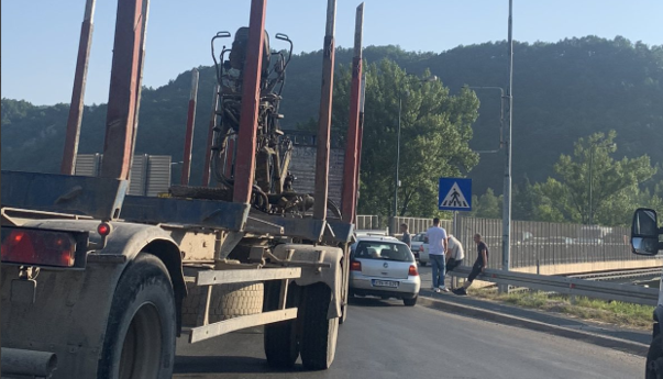 Zbog nesreće u Vogošći velike gužve u saobraćaju Zbog nesreće u Vogošći velike gužve u saobraćaju