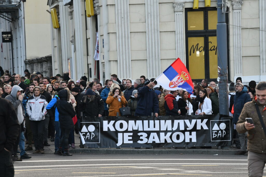 Studenti u Beogradu blokirali Slaviju, građani ih pozdravljaju aplauzom