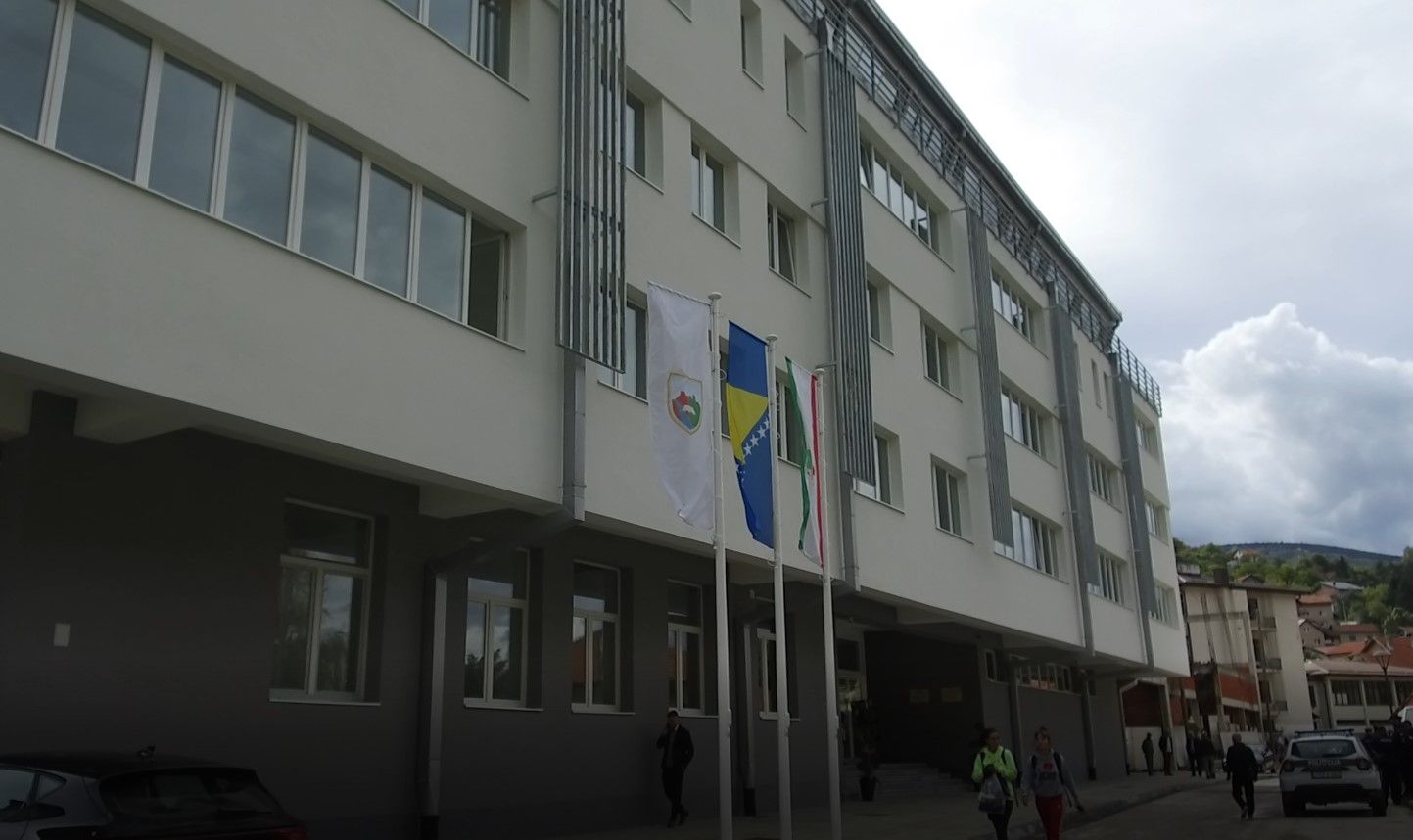 Otvoren Srednjoškolski centar u Travniku, Vlada FBiH osigurala 11,2 ...