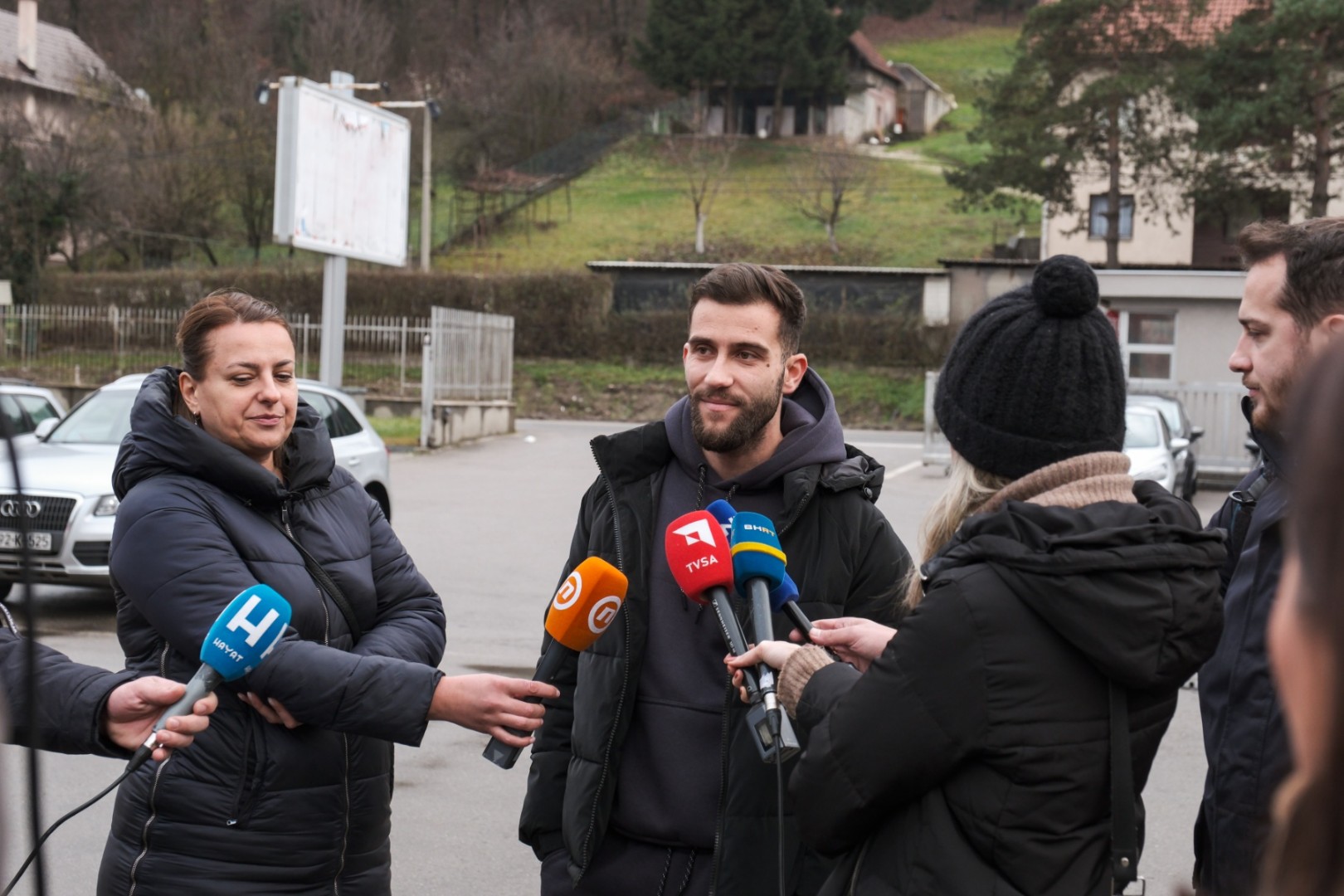 Humanitarci Admir Rahimić i Hajriz Brčvak donirali 40 vozila za ljude ...