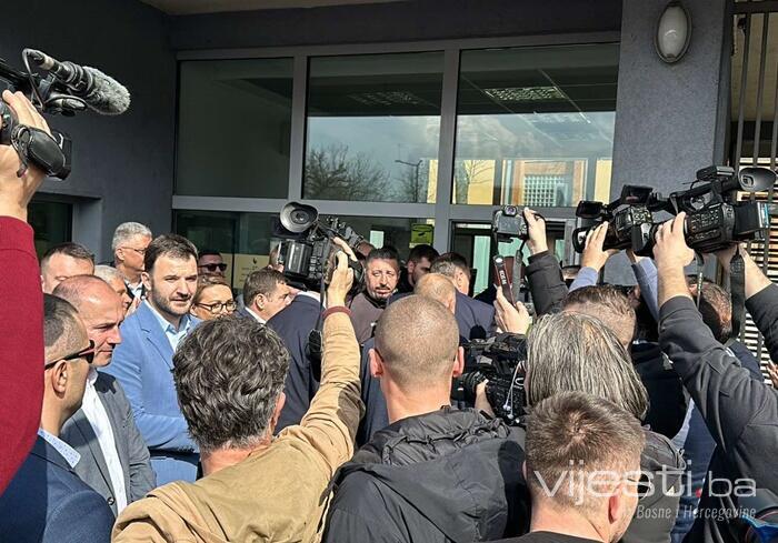 Ponovo dočekan aplauzom: Dodik stigao u Sud BiH