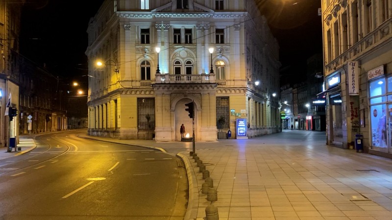 Puste ulice u Sarajevu, zatvoreni kafići, policijski sat
