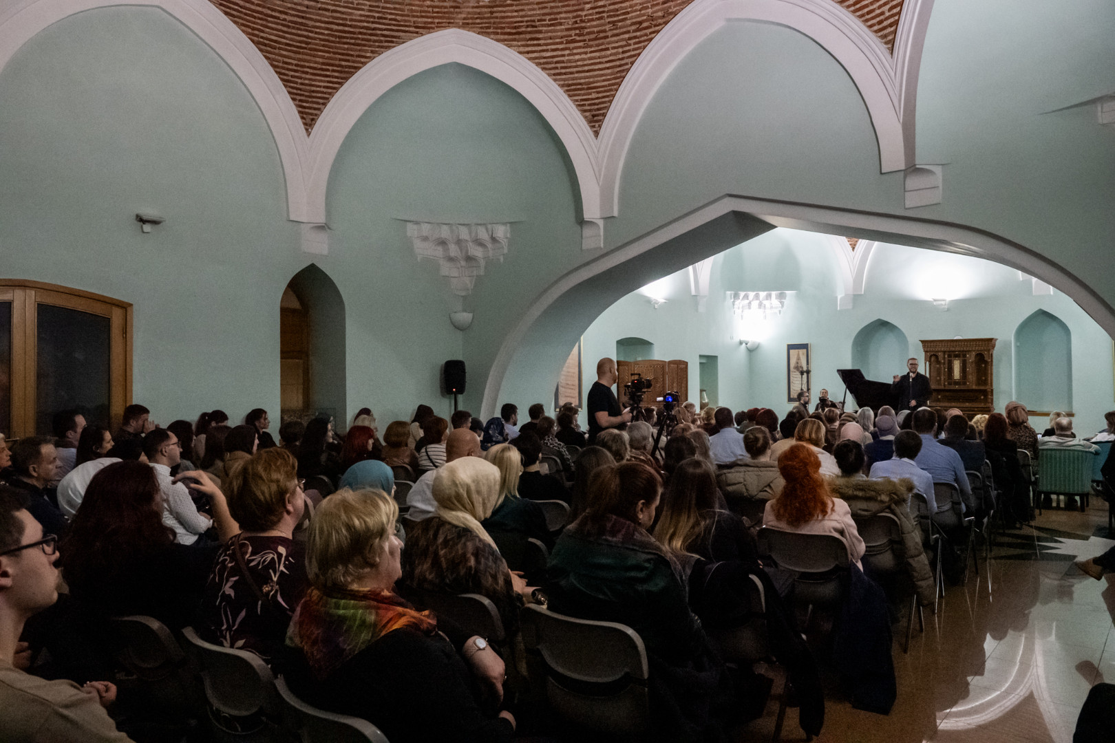 Latif Moćević održao koncert 'Vrt ljubavi': Čarobna noć u Bošnjačkom ...