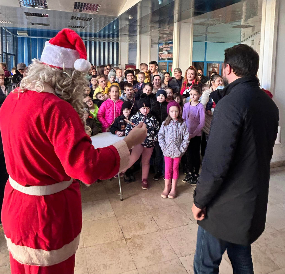 Načelnik Općine Ilidža Nermin Muzur posjetio Srebrenicu, djeci uručio ...