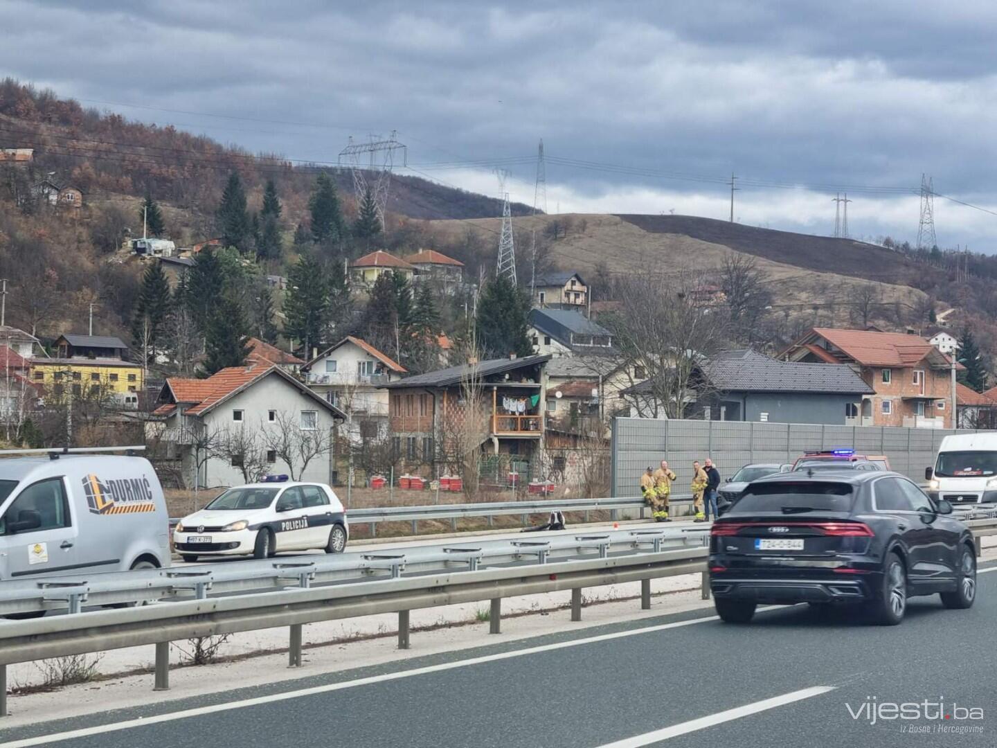 Nezgoda na auto-putu kod Sarajeva, saobraćaj otežan