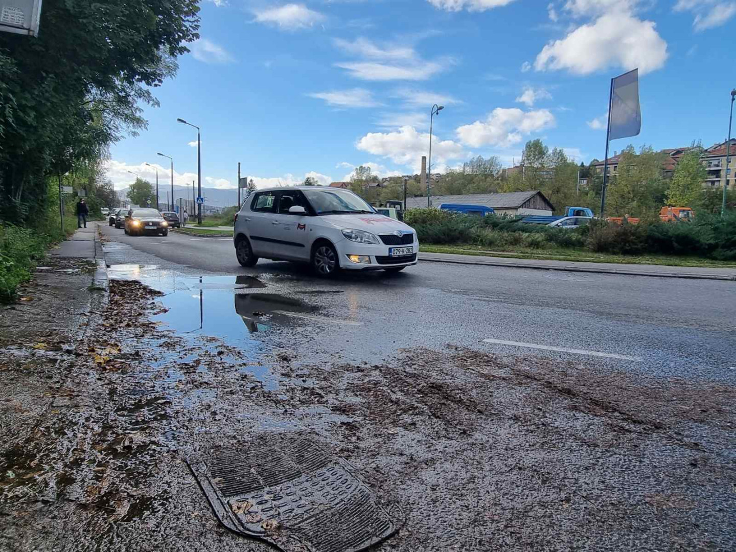 Mjesec dana teče voda u Velešićima, ViK ne reaguje