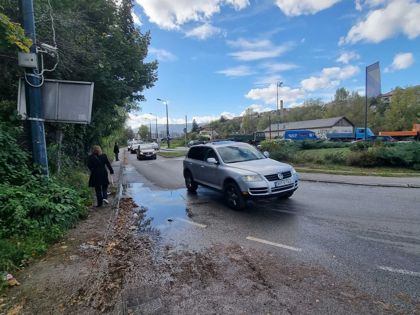 Mjesec dana teče voda u Velešićima, ViK ne reaguje