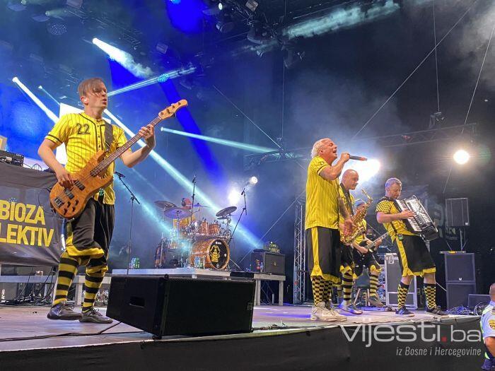 Foto/Video: Divanhana i Dubioza kolektiv priredili spektakl u Lukavcu