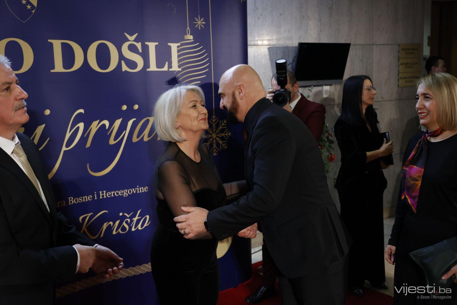 Foto: Pogledajte ko je sve došao na božićni prijem kod Borjane Krišto