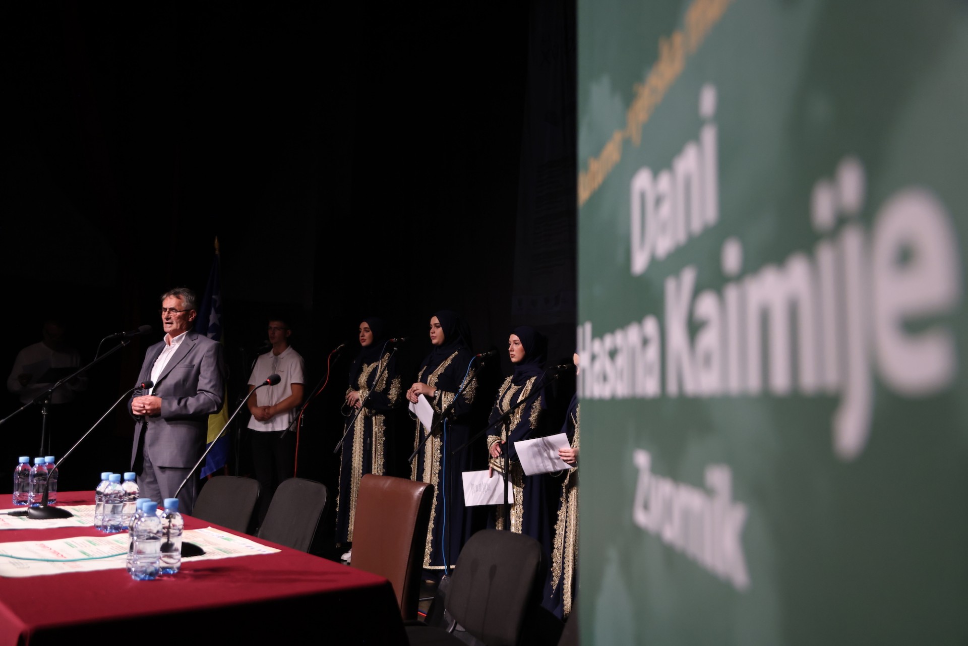 Prof. dr. Ismetu Bušatliću uručena Povelja 'Hasan Kaimija' za životno djelo