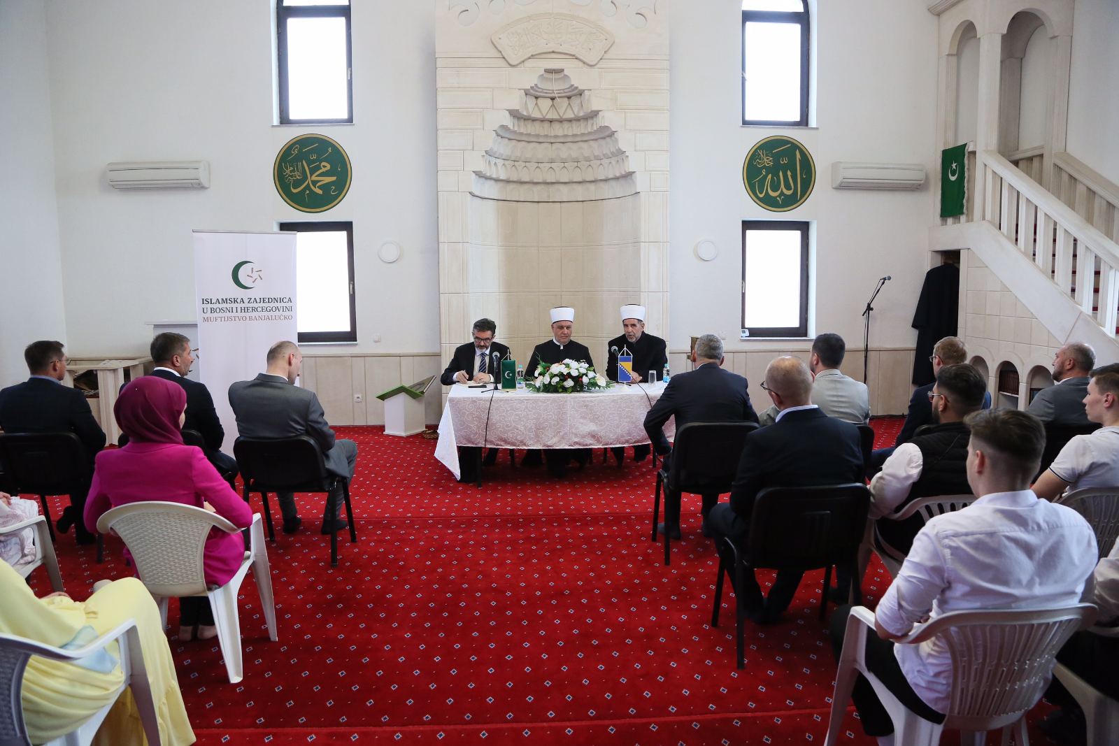 Kavazović: Sve je manje ljudi u BiH, mladima sve staviti na raspolaganje